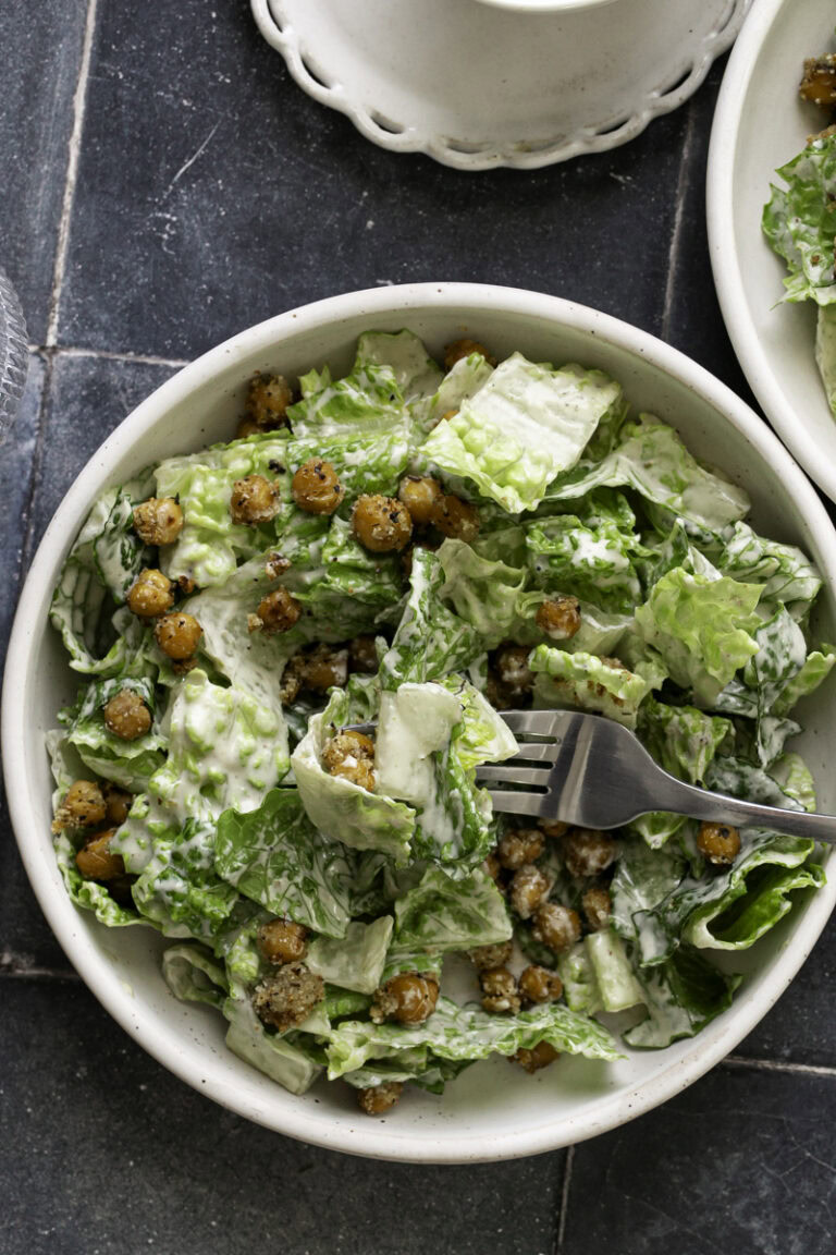 Simple Romaine Caesar Salad with Crispy Chickpea Croutons (vegan ...