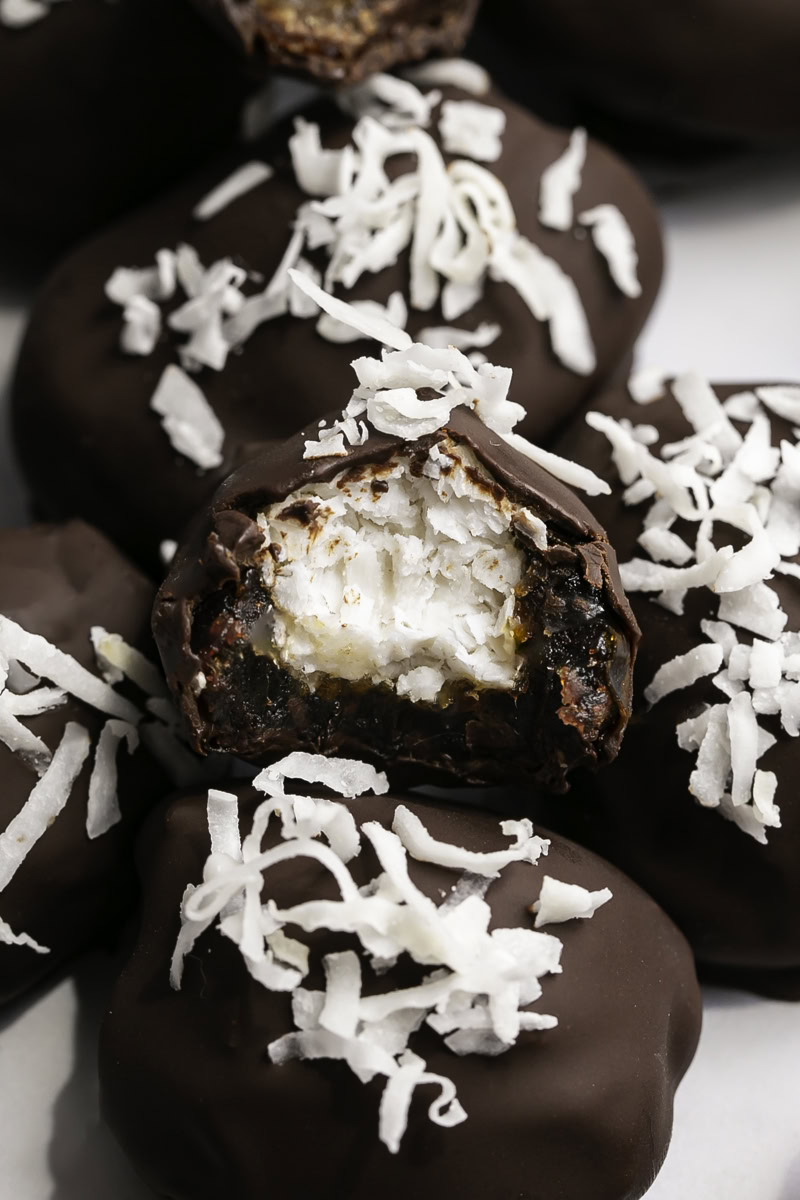 Vegan Bounty Bar Coconut Stuffed Dates (no-bake, dairy-free) - Healthy ...