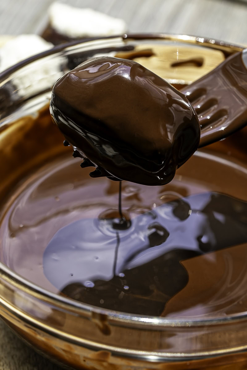 Vegan Bounty Bar Coconut Stuffed Dates (no-bake, dairy-free) - Healthy ...